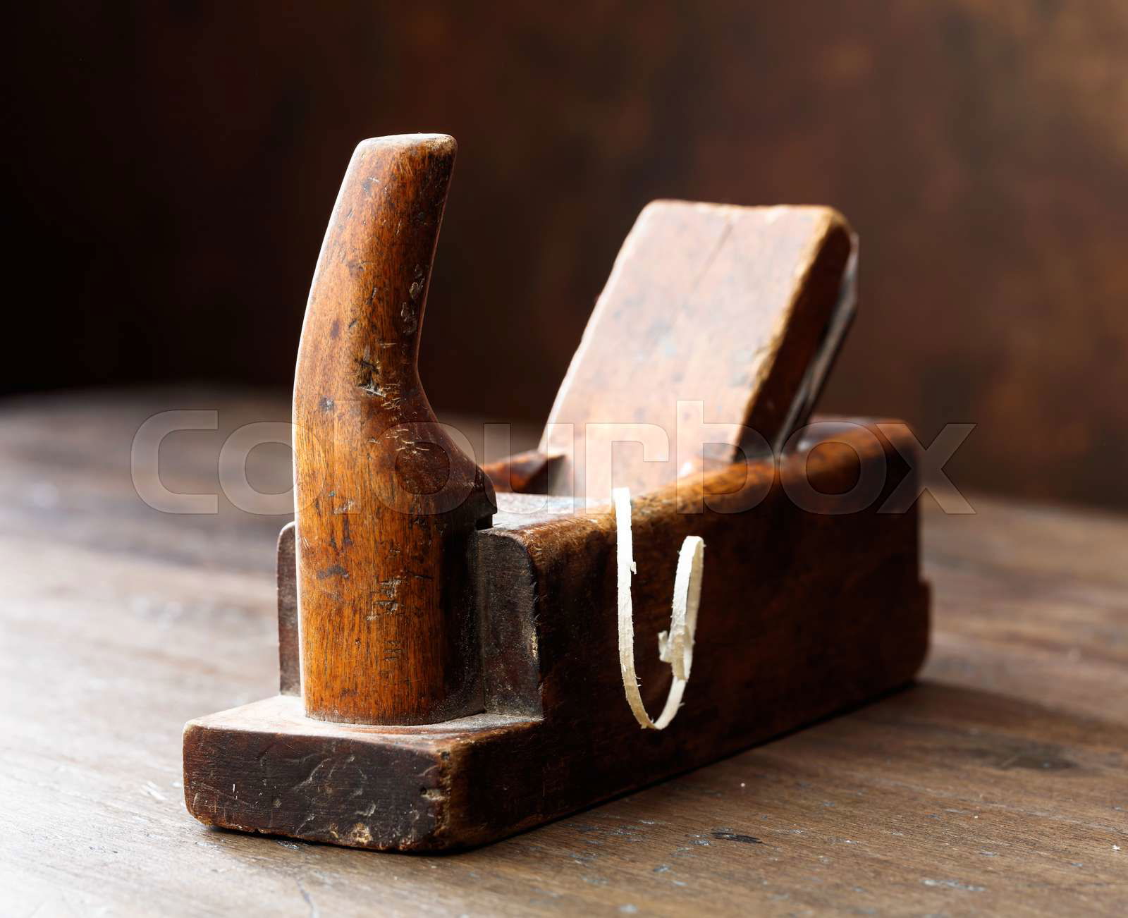 Old wooden hand planer or Carpenter Tool on wood plank isola Colourbox